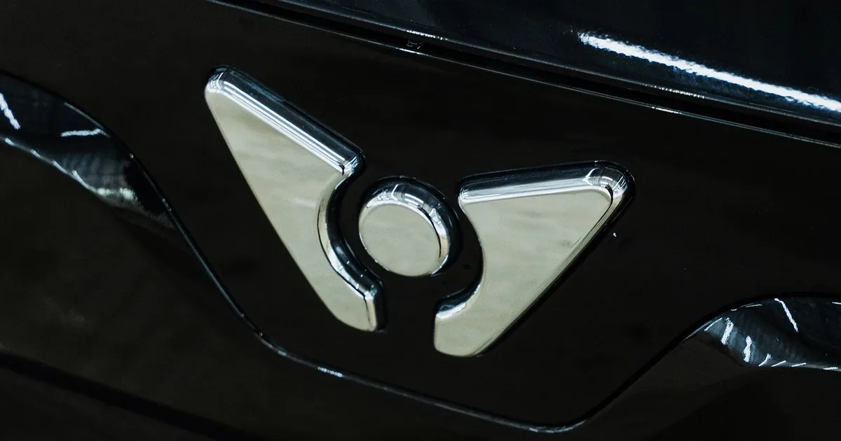 Vì sao VinFast vội tách logo Green - bài học 10 năm từ Impala, Innova ...